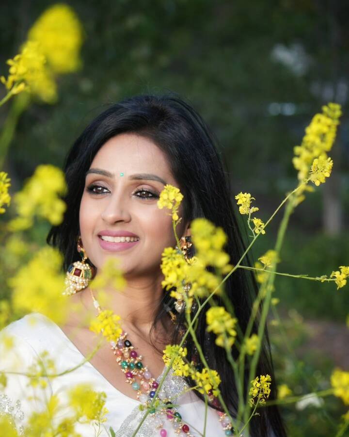 Actress Laya latest beautiful white saree photos | Actress Laya: పూల ...