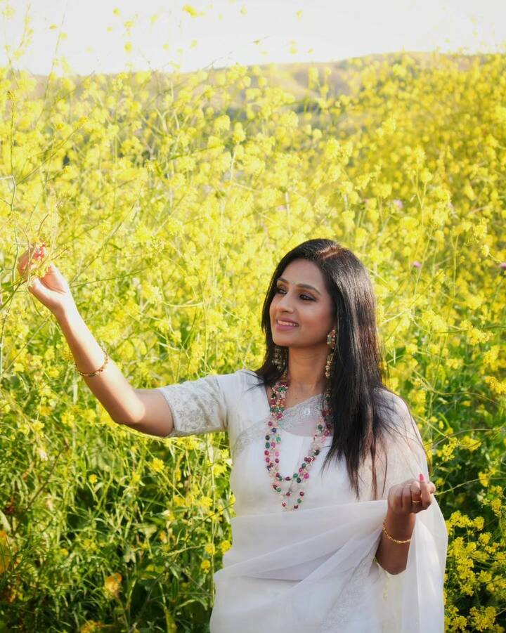 Actress Laya latest beautiful white saree photos | Actress Laya: పూల ...