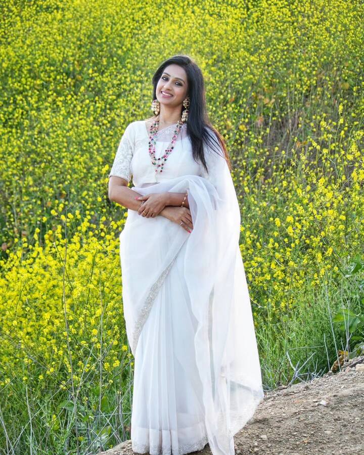 Actress Laya latest beautiful white saree photos | Actress Laya: పూల ...