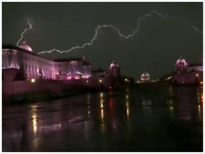Heavy Rain Lashes Parts Of Delhi Ncr Brings Respite From Days Of