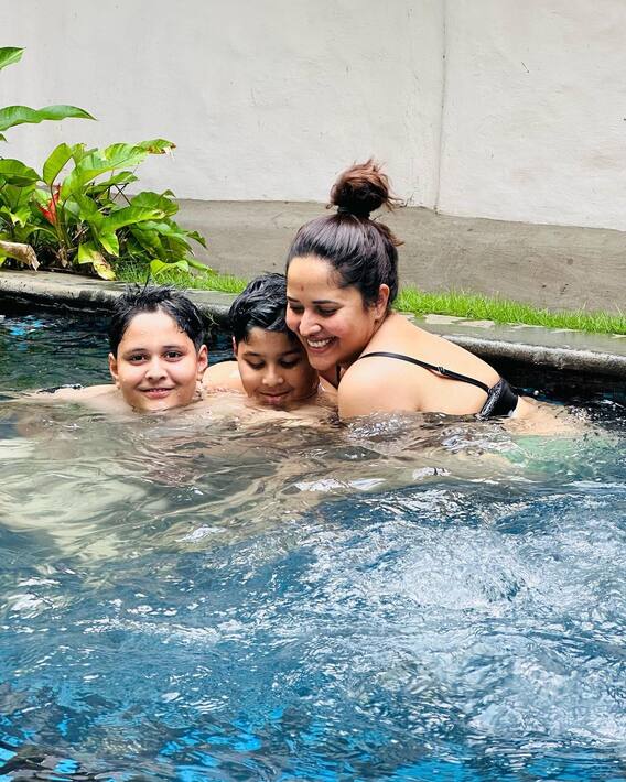Anasuya Bharadwaj In Bikini Pho Anasuya Bharadwaj బికినీలో అనసూయ