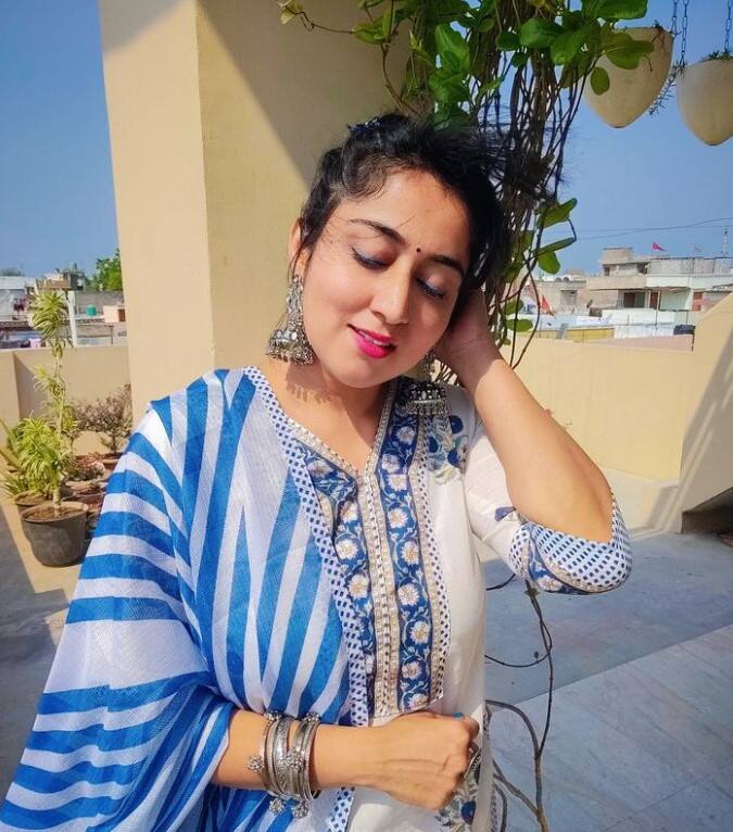 Hema Malini lookalike Charu Uppal Looks exactly her Dharmendra will ...