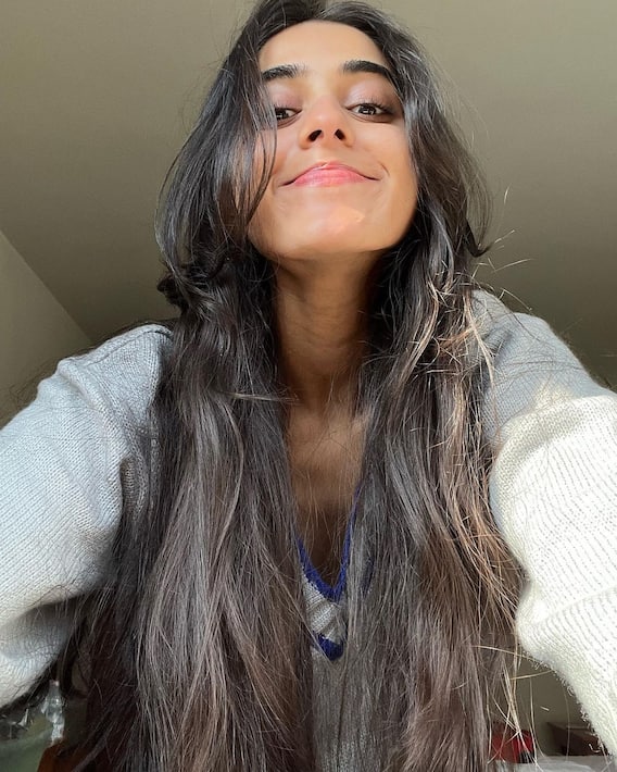 Varun Tej's Gandeevadhari Arjuna Movie Heroine Sakshi Vaidya Photos ...