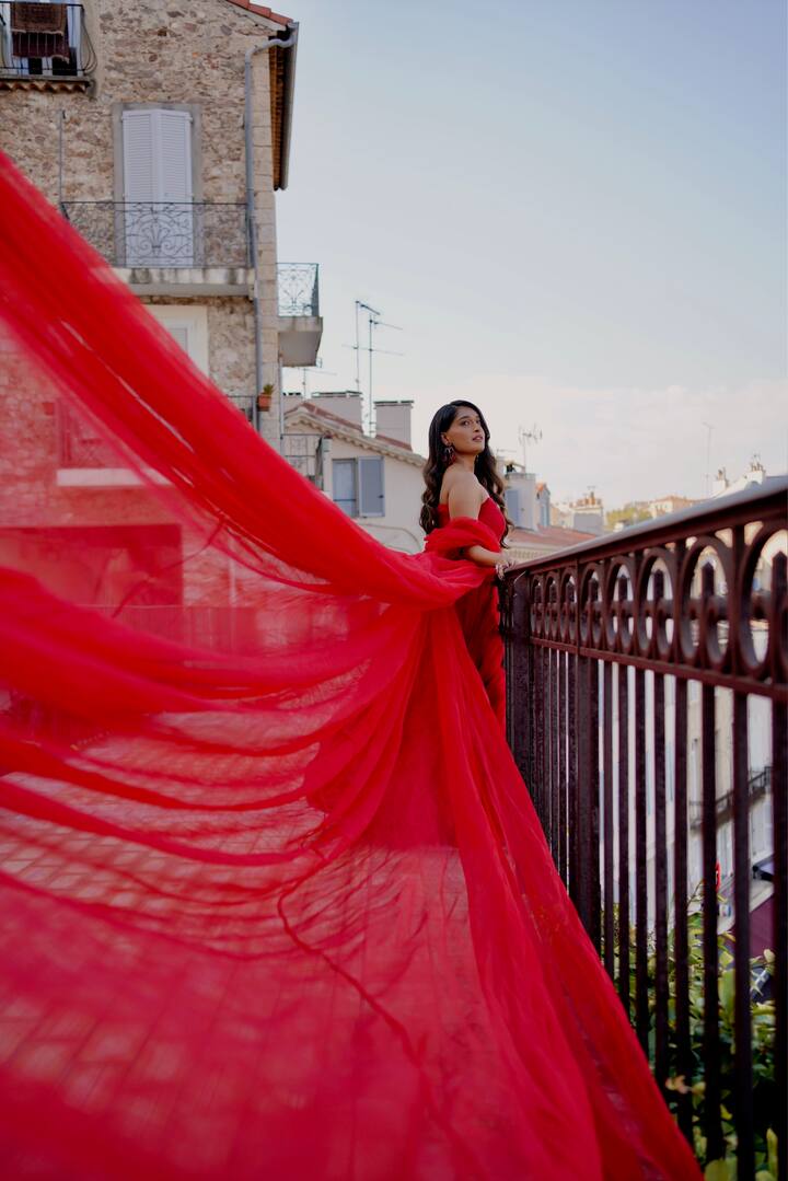 Instagram Influencer Niharika NM Oozes Elegance At The Red Carpet In ...