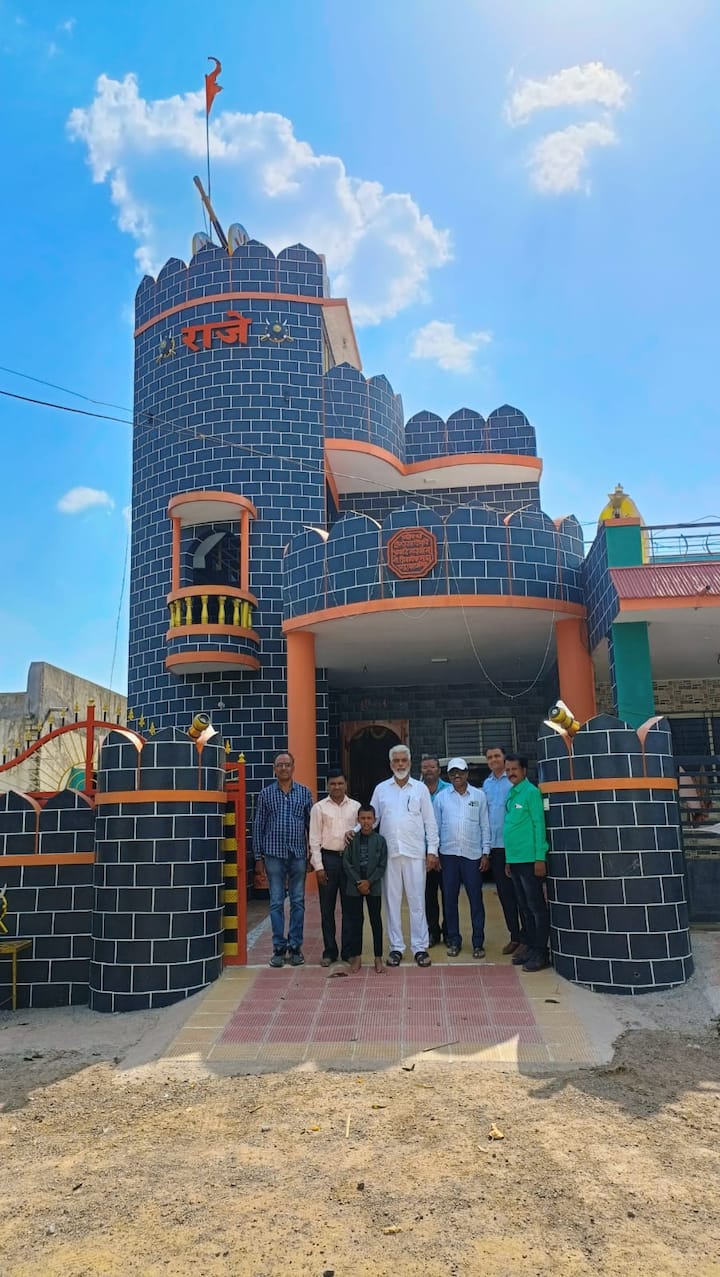 maharashtra news nashik news santosh patil of Malegaon built fort house ...