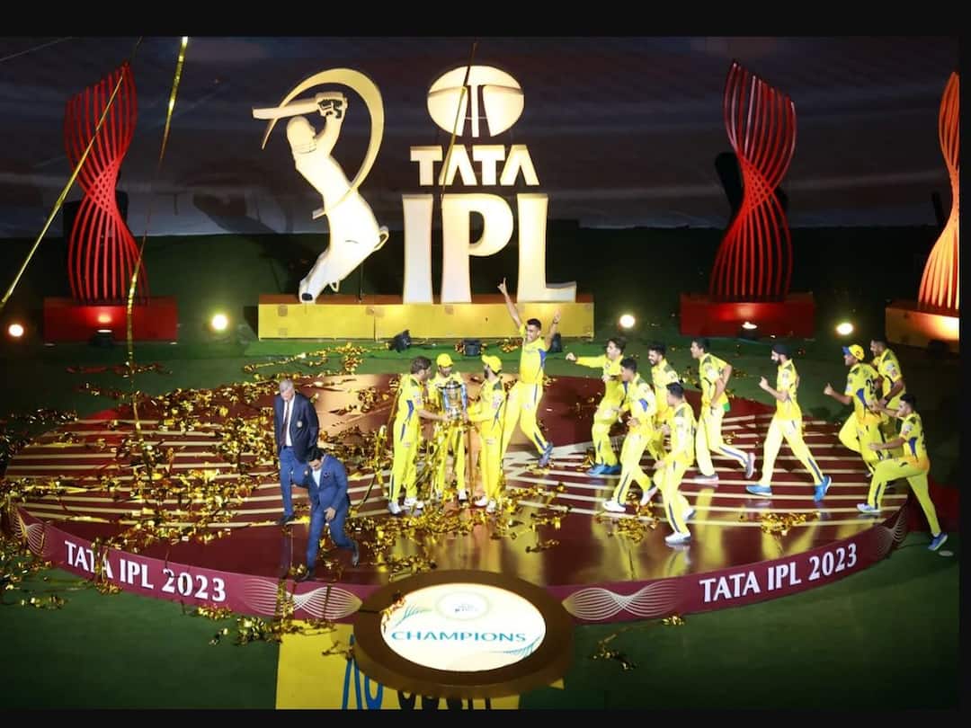 WATCH: MS Dhoni Calls Ambati Rayudu, Ravindra Jadeja To Collect Trophy And Then Steps Aside As ...