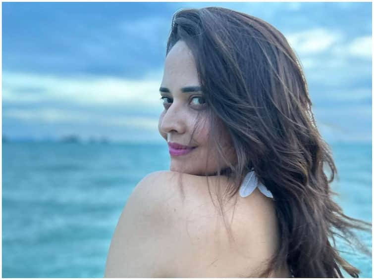 Anasuya Bharadwaj Bikini Photos Anasuya Bharadwaj స్విమ్మింగ్ పూల్