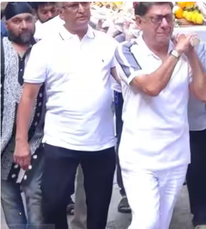 Gufi Paintal was given a shoulder by his brother Kanwarjit while crying ...