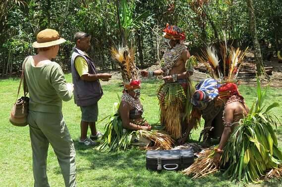 Goroka tribe of Papua New Guinea used Unique way to scare the enemy do ...