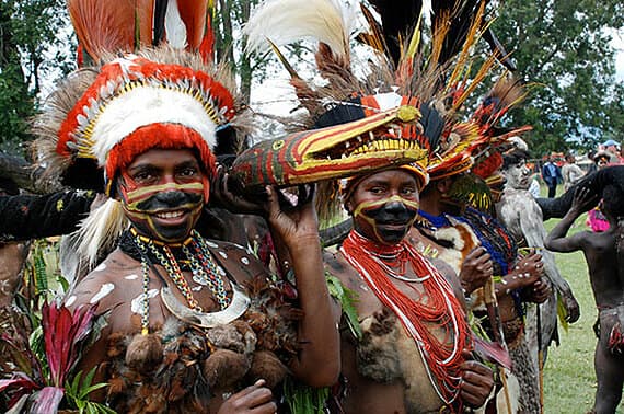Goroka tribe of Papua New Guinea used Unique way to scare the enemy do ...