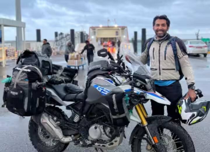 a pakistani travel vlogger traveled a bike trip to india, his emotional ...
