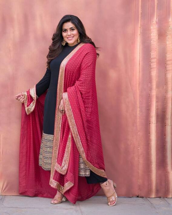 Dhee Premier League Poorna Aka Shamna Kasim As Jjudge First Episode ...