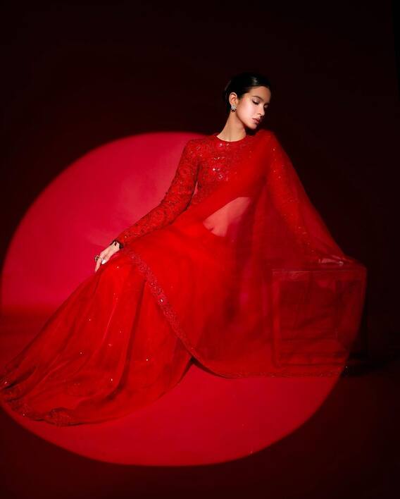 Shanaya Kapoor Shares PictureIn Shimmery Vibrant Red Saree