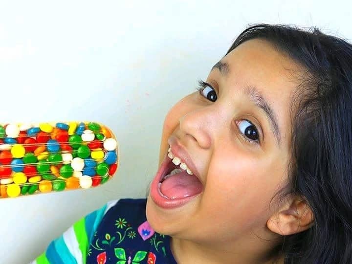 famous child youtuber shfa total net worth and her earning from kids ...