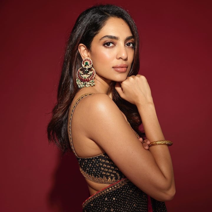 Sobhita Dhulipala Puts Up An Elegant Appearance In A Black Saree - SEE PICS