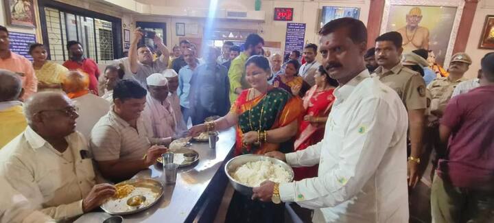 CM Eknath Shinde wife Lata Shinde Celebrate her birthday in Akkalkot ...