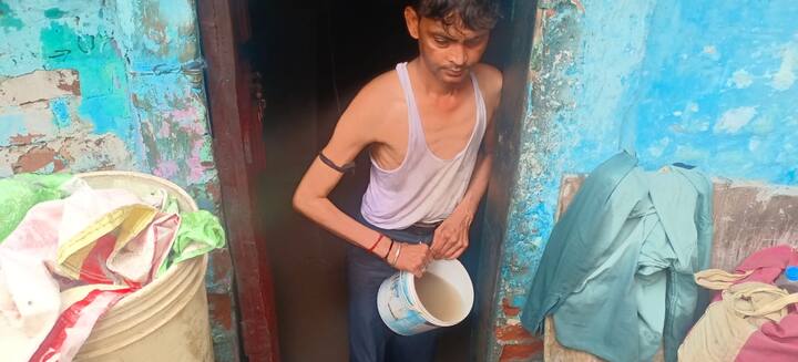 Delhi Flood Due to bursting of drain water filled in Janata camp see ...