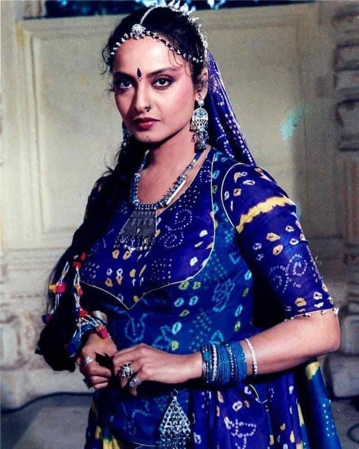 Saroj Khan scolded Rekha for coming late during the shooting of the film Sheshnaag | Bollywood ...