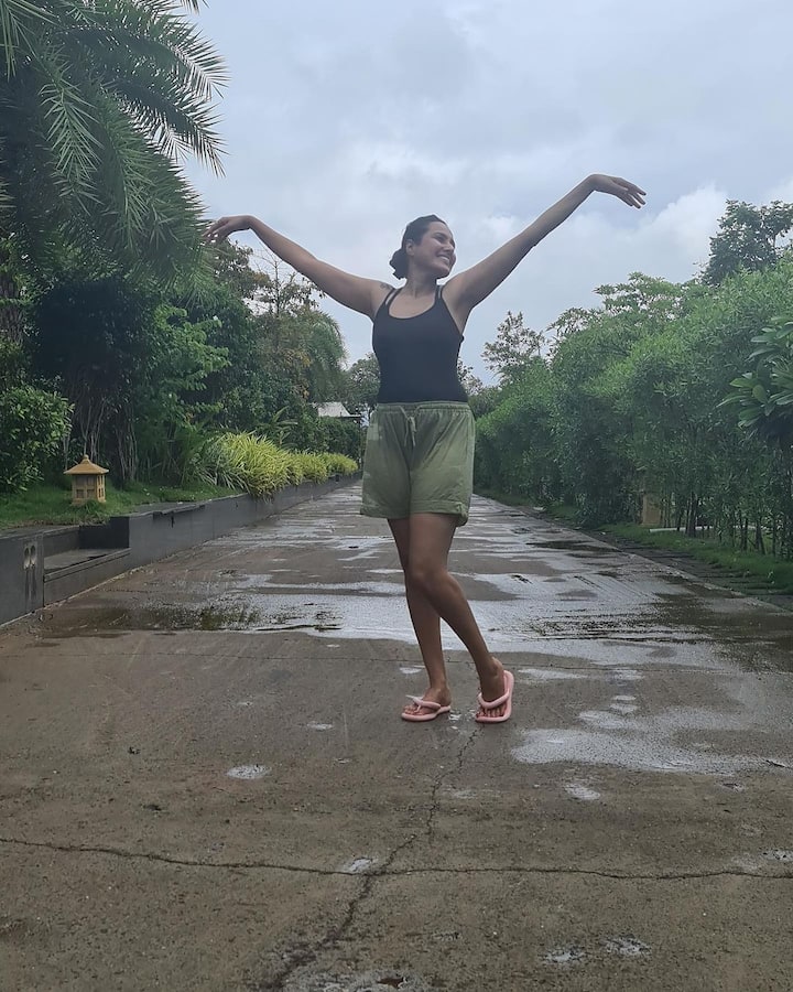 Kamya Punjabi Shares Monsoon Photo Dump With Friends; See