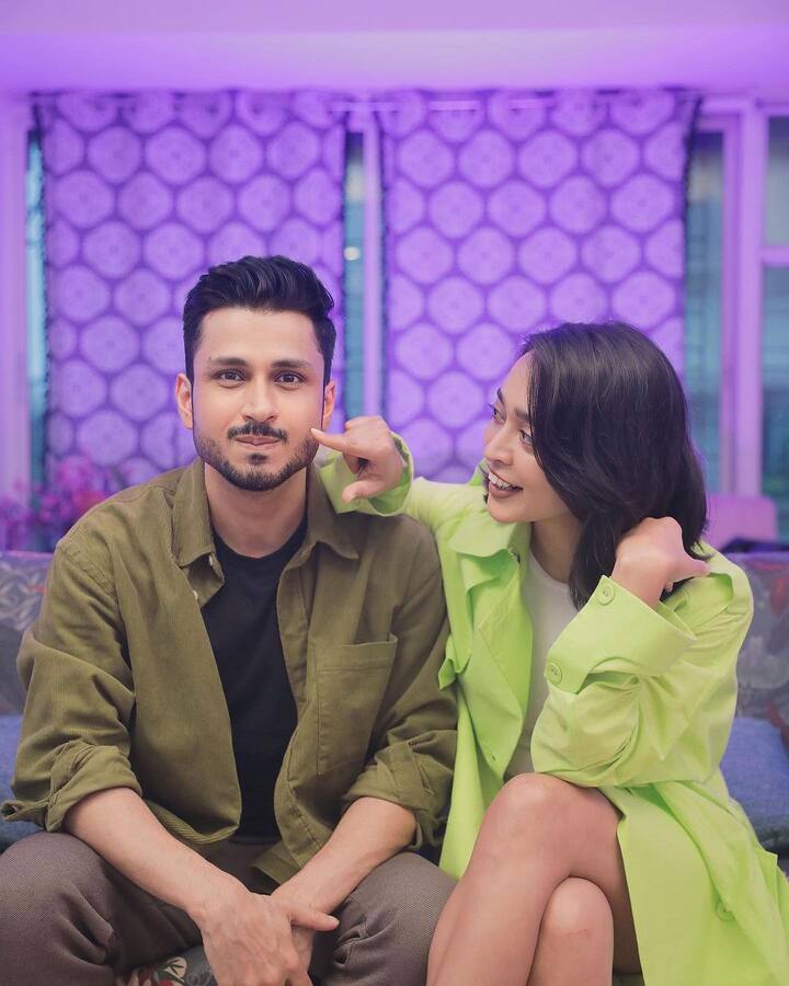 Sayani Gupta Poses With Amol Parashar, Shares Pictures On Instagram