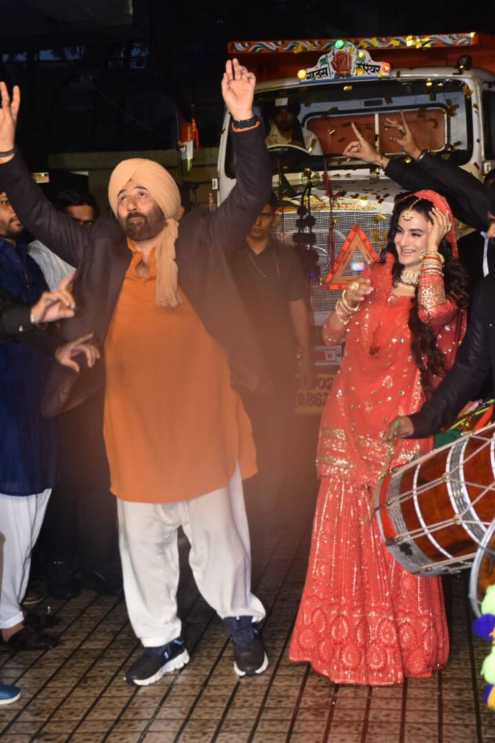 gadar 2 trailer launch event mumbai sunny deol ameesha patel viral photos see here | Gadar 2 ...