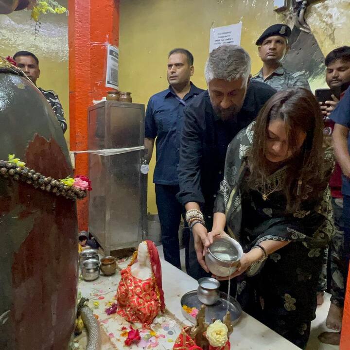 Vivek Ranjan Agnihotri Pallavi Joshi The Kashmir Files Unreported Dal Lake Blessings at ...