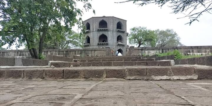 ahmednagar chand bibi mahal tourist places latest marathi news update ...