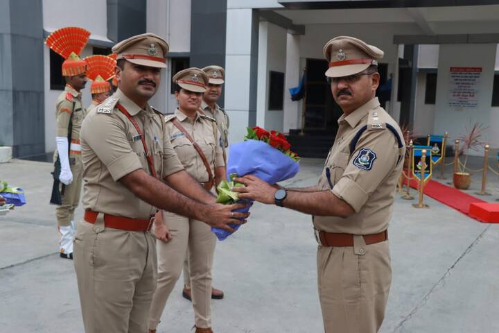 IPS Bhagirath Singh Jadeja took charge of SP Porbandar | કડક અધિકારીની ...