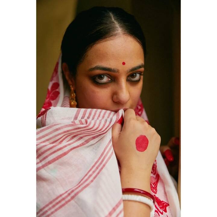 Nithya Menon Latest Photo Shoot Goes Viral | Nithya Menon: 'చారులత'గా ...
