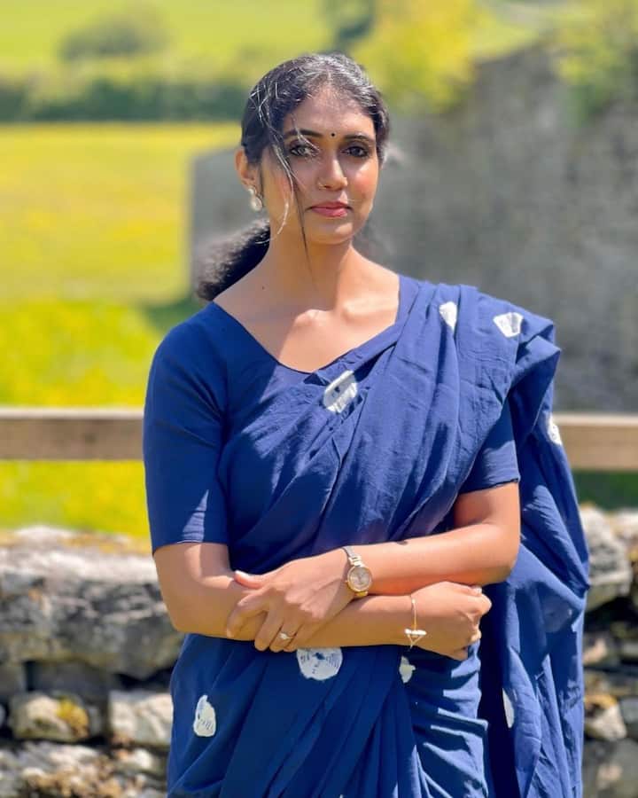 sairat actress rinku rajguru blue saree photo viral on social media ...