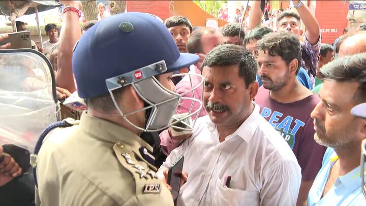 Behala Road Accident | Behala Road Accident : স্কল-পড়ুয়ার মৃত্যুর পর ...