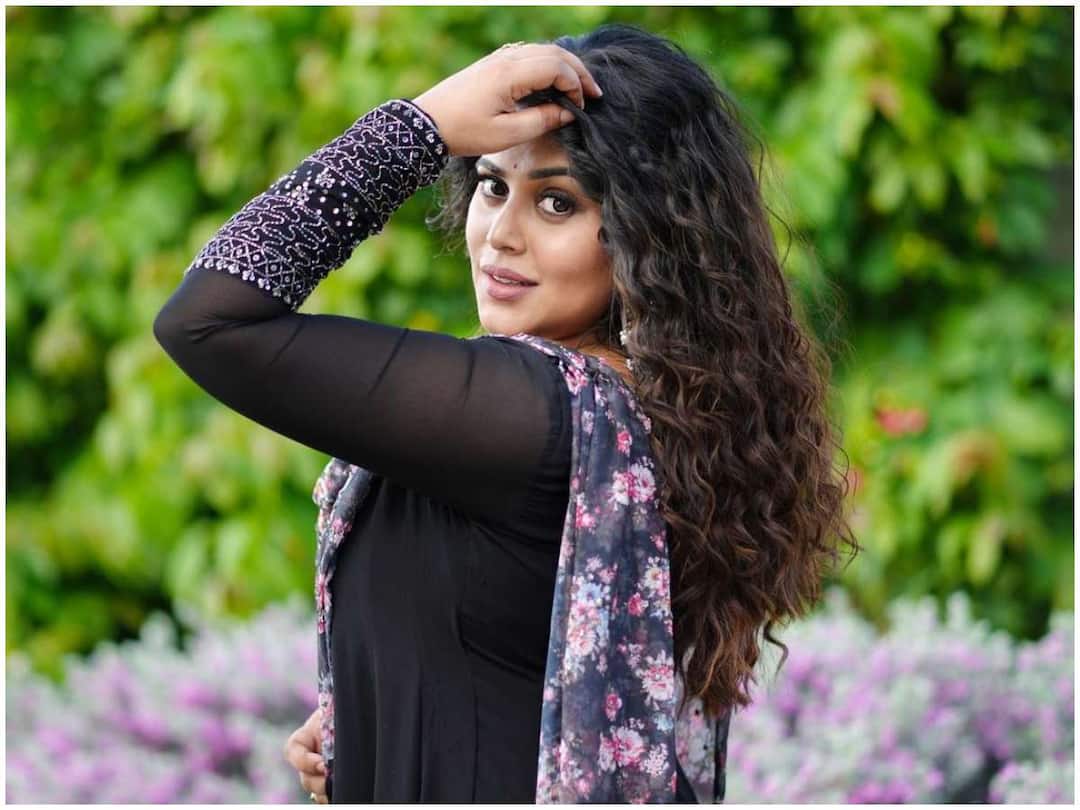 Shamna Khasim | Shamna Khasim: అమ్మయ్యాక మరింత అందంగా మారిపోయిన పూర్ణ