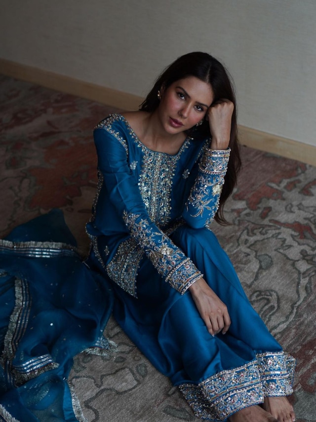 Sonam Bajwa Gives Major Ethnic Look Inspiration In Blue Suit