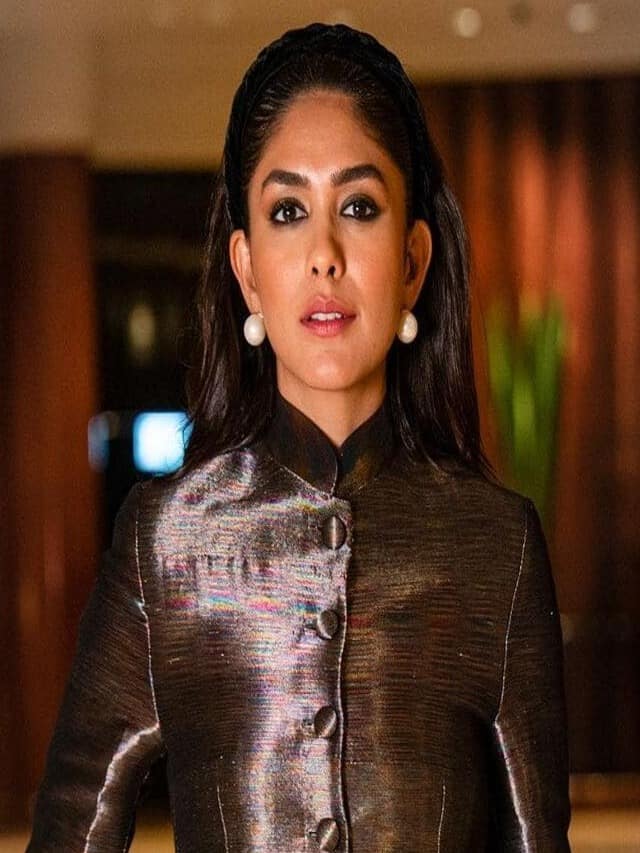Mrunal Thakur Blends Traditional Look With Contemporary Style