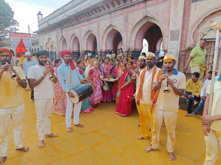 Nag Panchami celebrated at Jejuri gad by serving traditional plate of ...