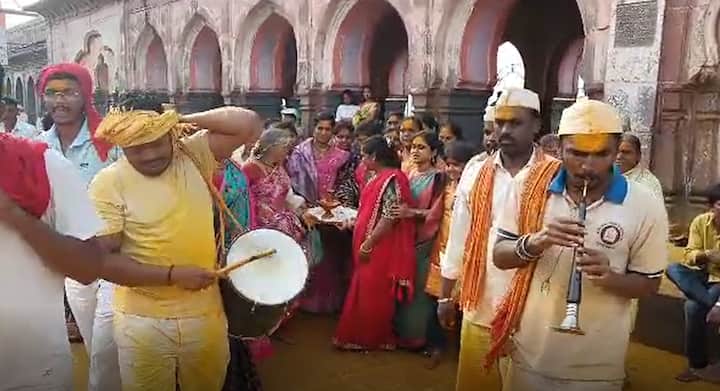 Nag Panchami celebrated at Jejuri gad by serving traditional plate of ...