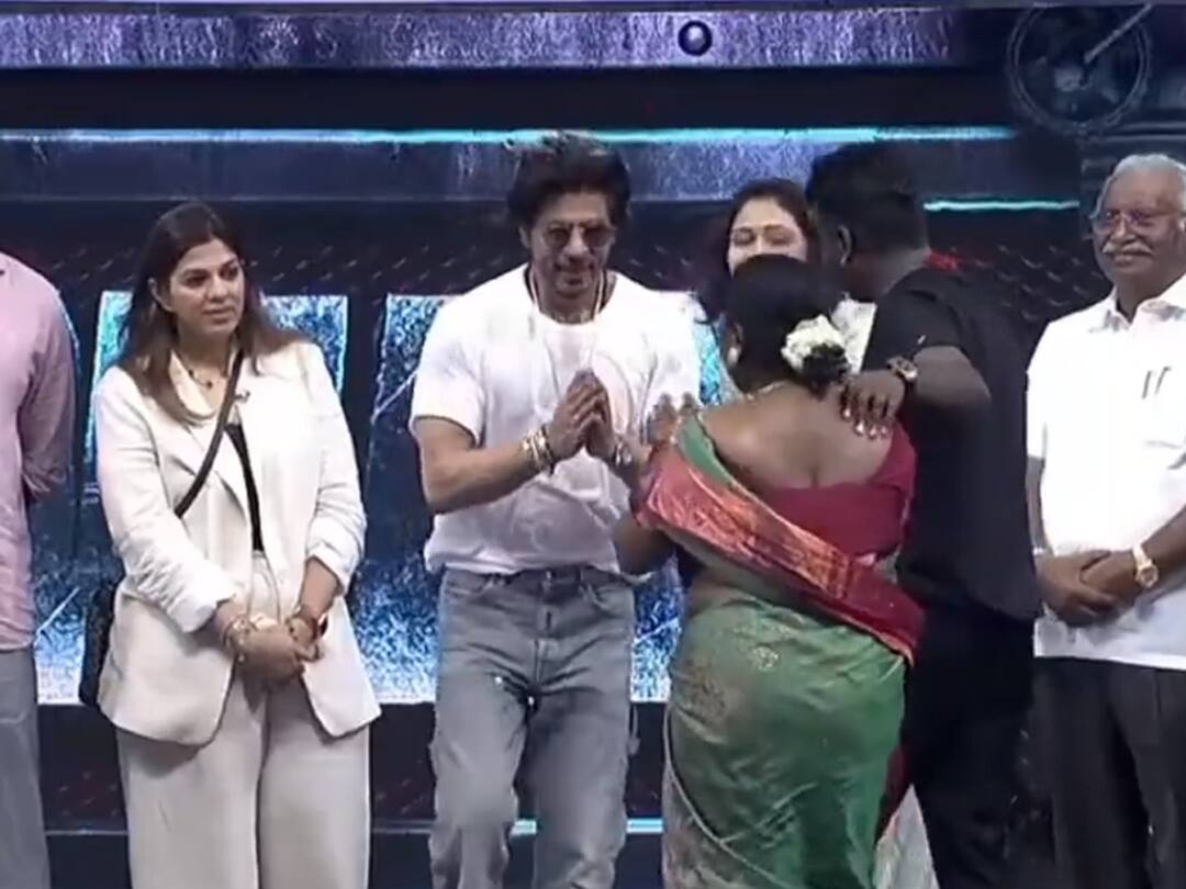 shahrukh khan welcomed atlee mother greets politely video viral on ...