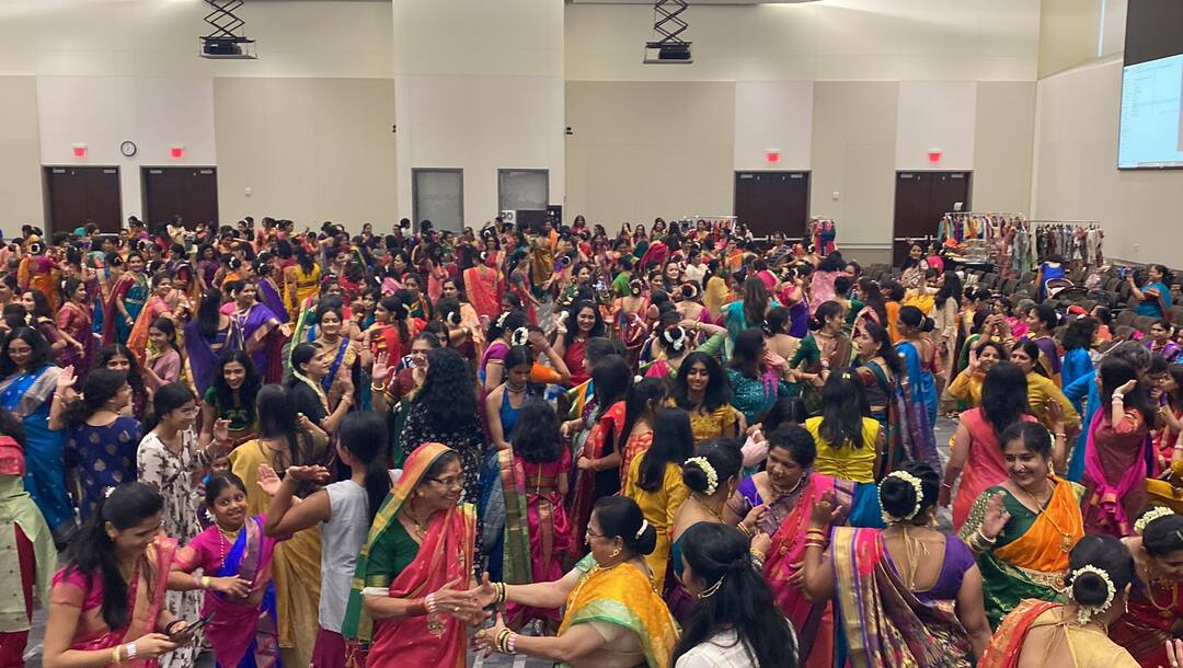 Mangalagaur celebrated in america | पिंगा ग पोरी पिंगा... पारंपरिक गाणी ...
