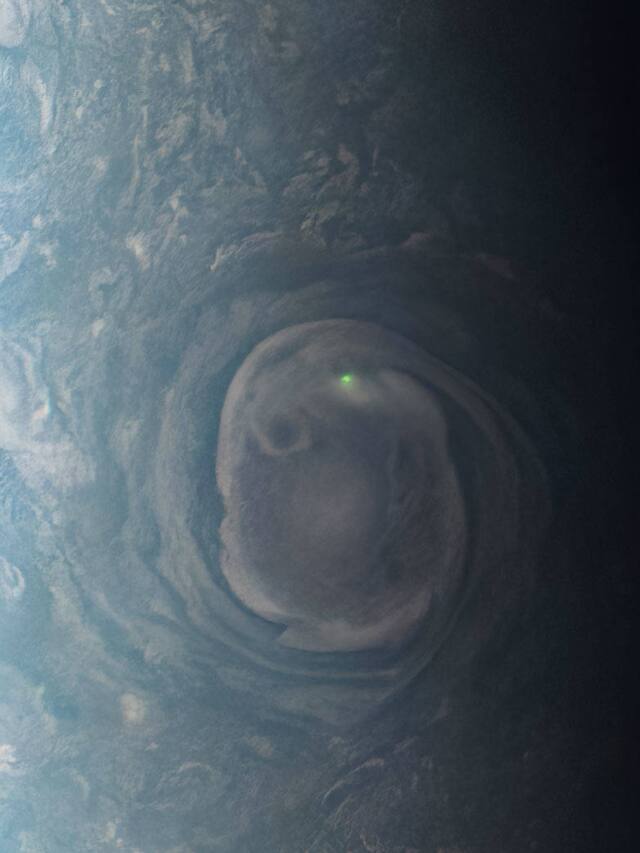 इस ग्रह पर धरती की तरह कड़कती है बिजली, नासा ने खींची फोटो