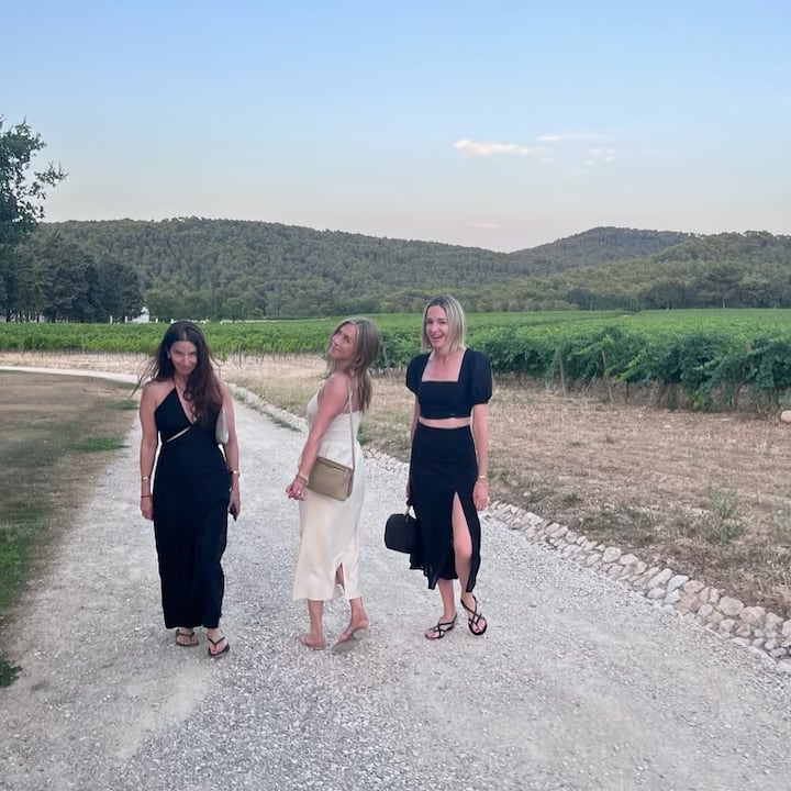 Jennifer Aniston Shares 'Summertime Photo Dump', Gives A Glimpse Of Her ... Jennifer Aniston Shares 'Summertime Photo Dump', Gives A Glimpse Of Her ...