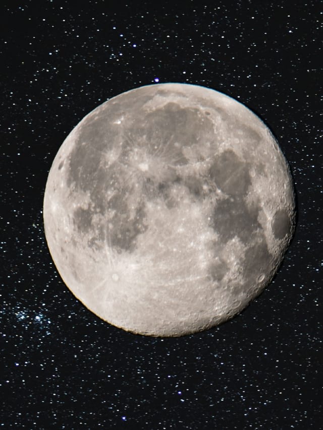 क्या चांद से भी तारे टिमटिमाते हुए दिखते हैं?