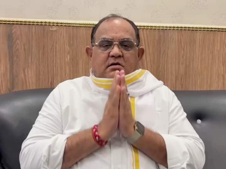 Sachchidanand Rai MLC Apologizing to Tejashwi Yadav with Folded hands know the matter ann ...