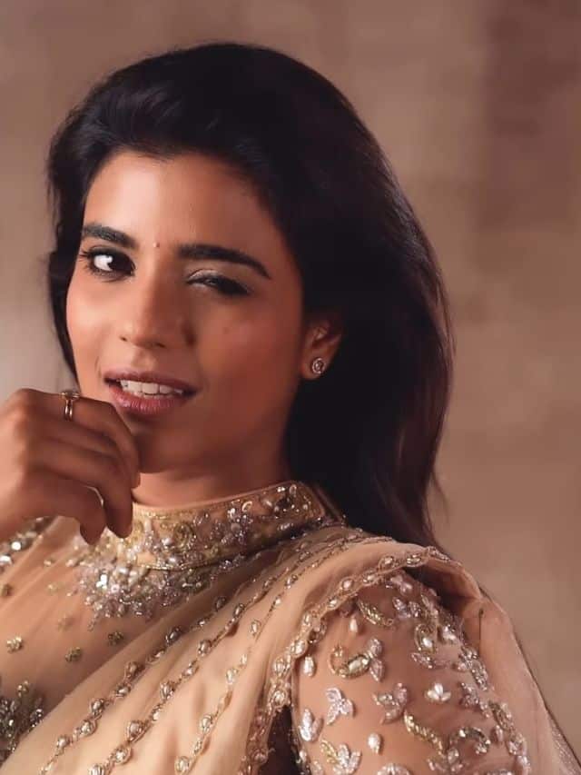కన్నుగీటి కవ్విస్తున్న అందాల ఐశ్వర్య!