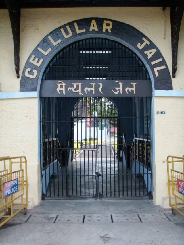 भारतीय जेलों में खाने में क्या क्या मिलता है?