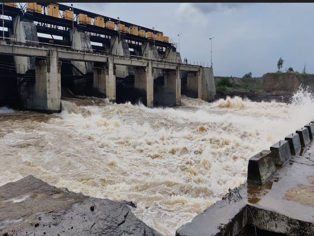 Nashik latest News Incessant rains in Nashik water discharged from ...