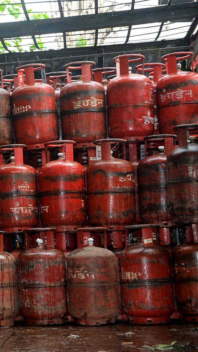 महागाईचा चटका, LPG 209 रुपयांनी महागला