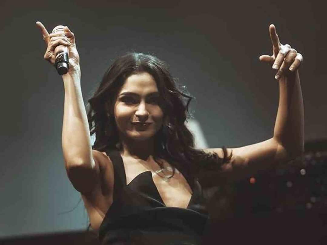 Singer heroine Andrea Jeremiah beautiful Photos | Andrea Jeremiah ...