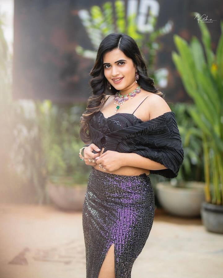 Sravanthi Chokarapu Hot photos | Sravanthi Chokarapu: రోజు రోజుకి హాట్‌గా మారిపోతున్న స్రవంతి ...