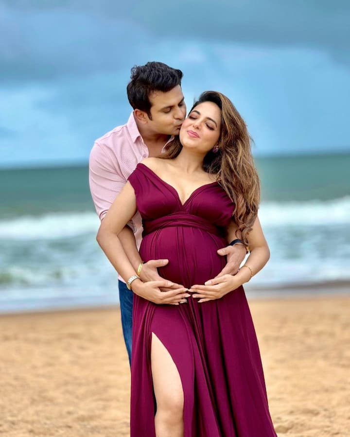 Comedian Sugandha Mishra Announces FIRST Pregnancy With Husband Sanket Bhosale Maternity Photoshoot