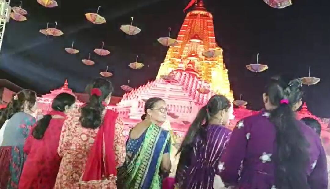 Garba: First Day of Navratri in Ambaji Mandir, Chachar chowk lady garba ...